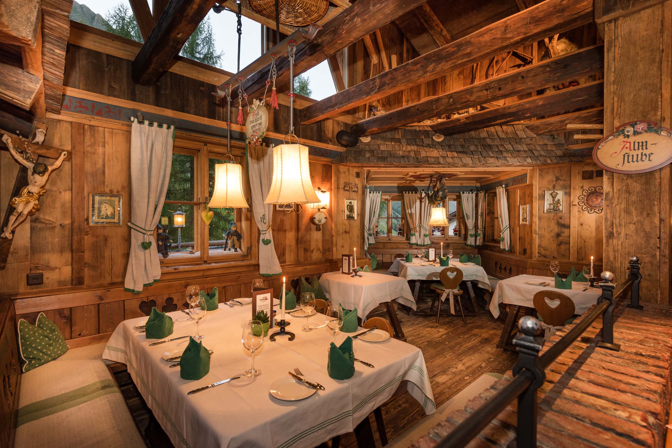 Jetzt reservieren: Schmuggler-Alm & Bar in Samnaun
